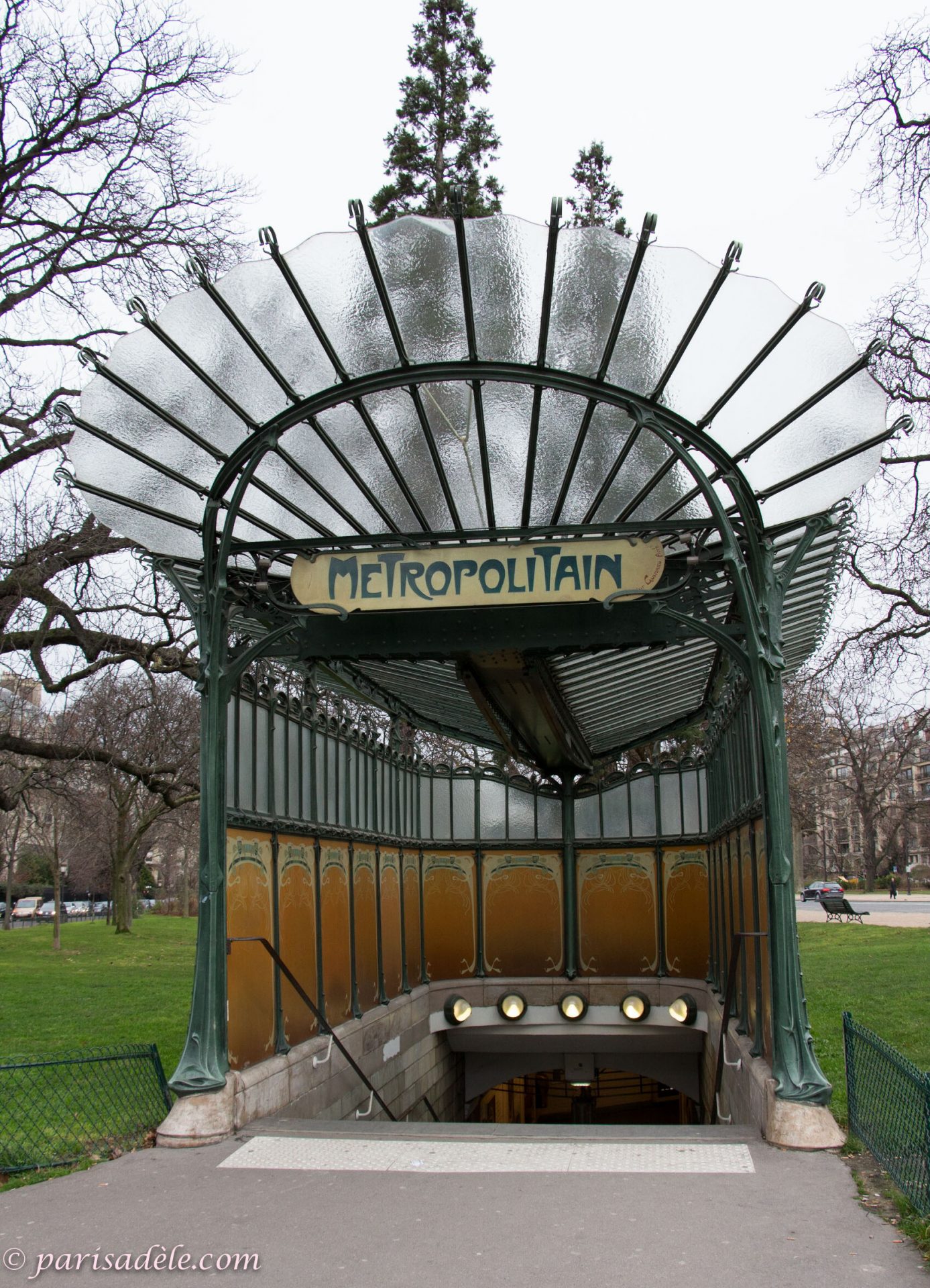 Les stations de métro qui racontent l’Histoire 🚇 - Les Sherpas
