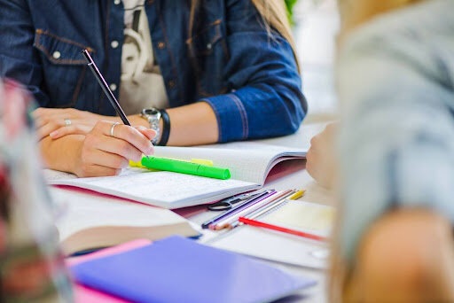 Le meilleur moment pour faire ses devoirs 📚 - Sherpas